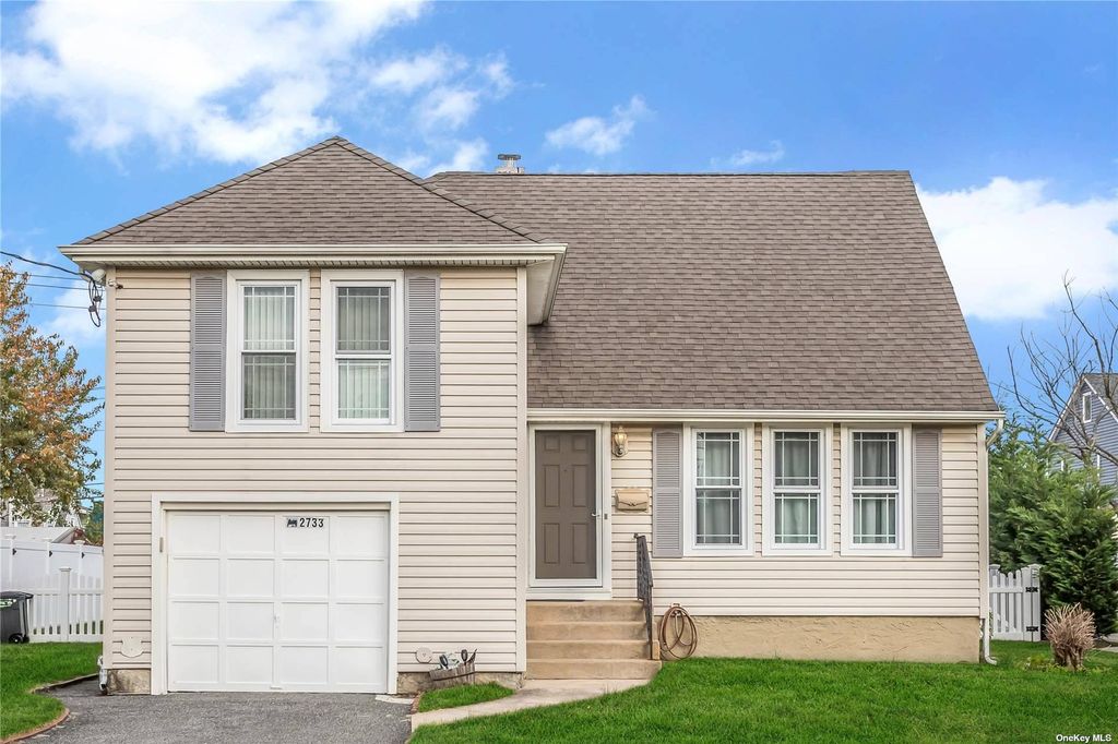 2733 Colonial Avenue, Merrick, NY 11566 - See Est. Value, Schools & More