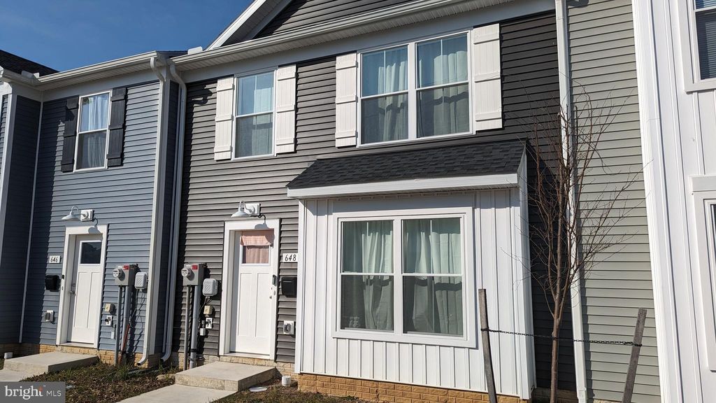 648 N College St, Carlisle, PA 17013 - See Est. Value, Schools & More