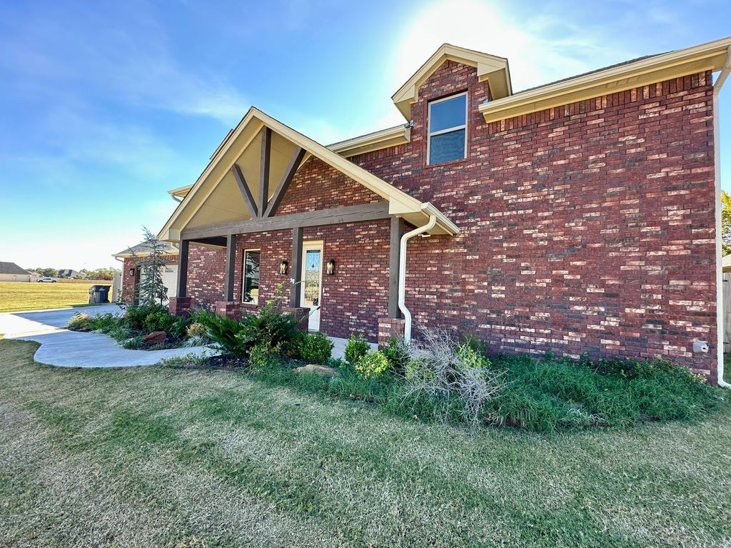 7904 NW Taylor Lndg, Lawton, OK 73505 | Trulia