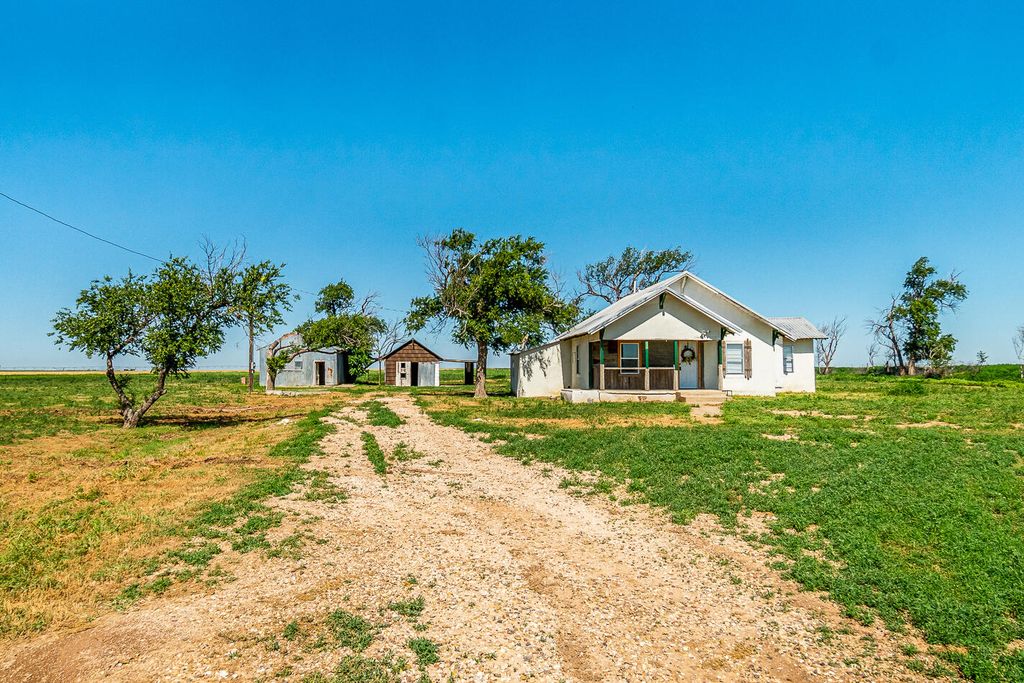 2499 County Road 7, Tulia, TX 79088 - See Est. Value, Schools & More
