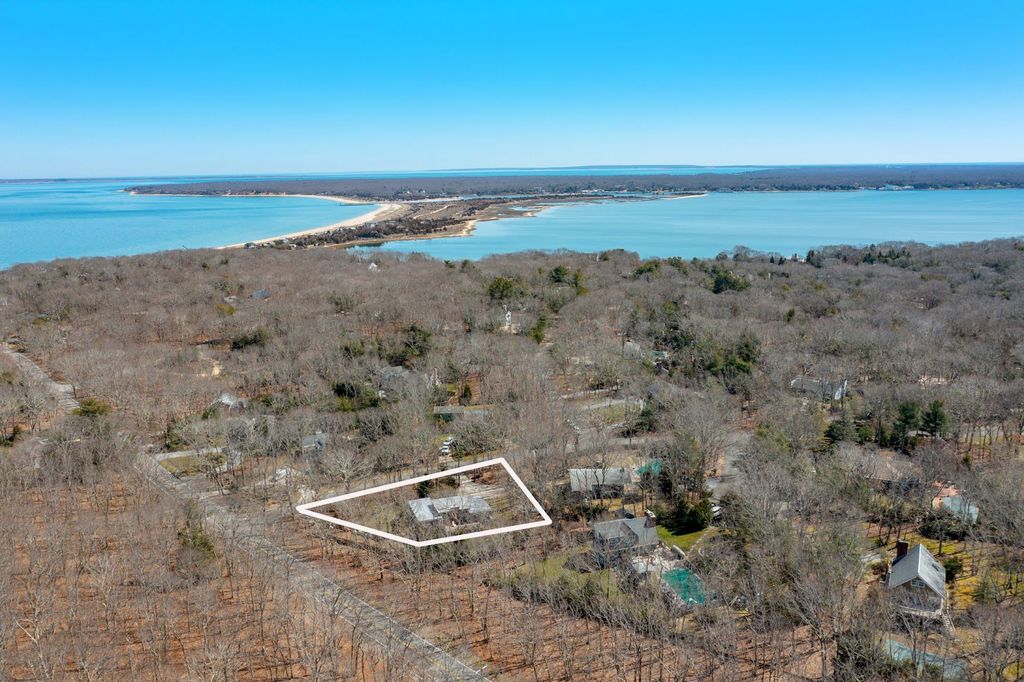 30 High Point Rd, East Hampton, NY 11937 - See Est. Value, Schools & More
