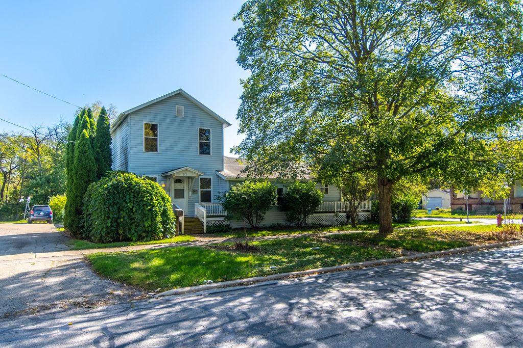 322 S Franklin St, Dwight, IL 60420 - See Est. Value, Schools & More