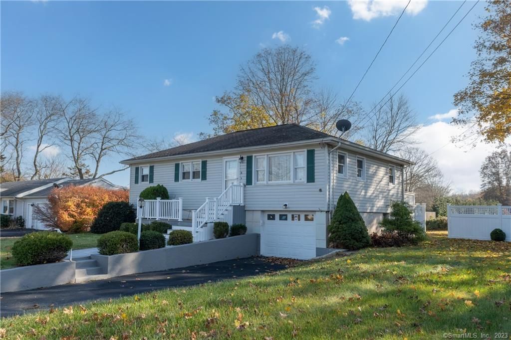 8 Deerfield Road, Waterford, CT 06385 - See Est. Value, Schools & More