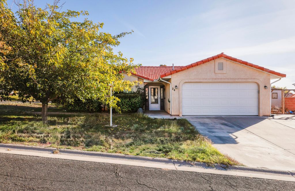 24 Wanda St, La Verkin, UT 84745 | MLS# 25-266711 | Trulia
