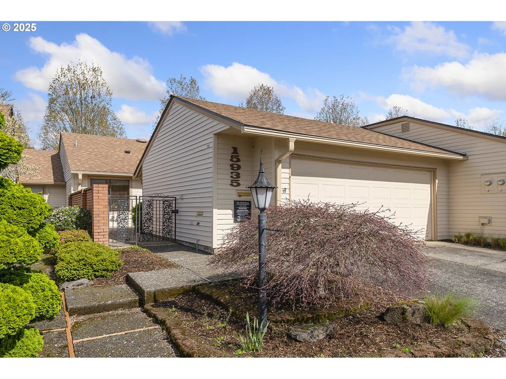 15935 SW Greens Way, Portland, OR 97224 - See Est. Value, Schools & More