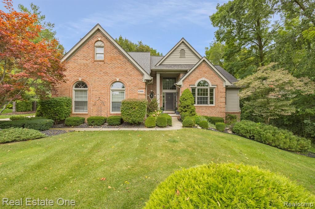 22685 Spy Glass Hill Dr, South Lyon, MI 48178 - See Est. Value, Schools ...