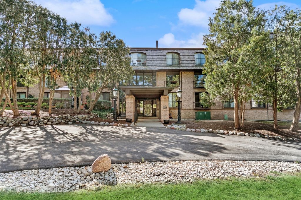 600 W Russell St #110, Barrington, IL 60010 | Trulia