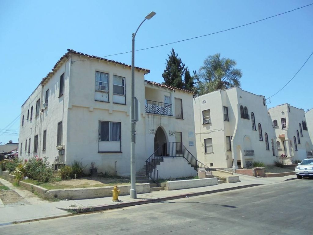 3052 W 12th Pl, Los Angeles, CA 90006 - See Est. Value, Schools & More
