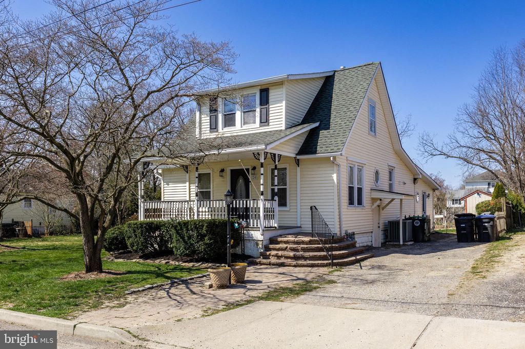 24 W Maple Ave, Lindenwold, NJ 08021 - See Est. Value, Schools & More