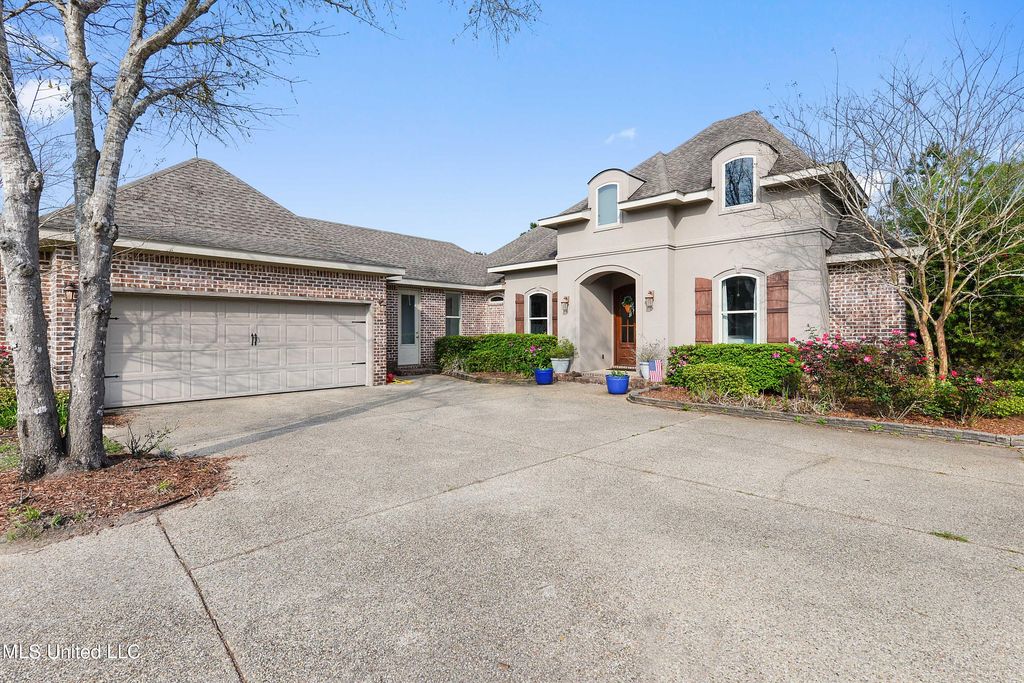 3324 Oakleigh Cir, Ocean Springs, MS 39564 - See Est. Value, Schools & More