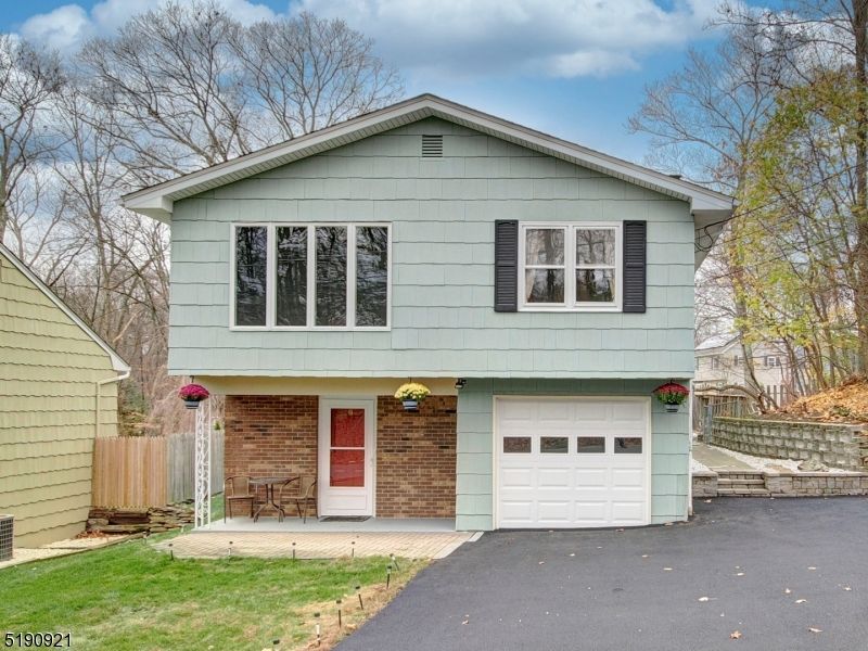 6 Carteret Rd, Hopatcong, NJ 07843 - See Est. Value, Schools & More