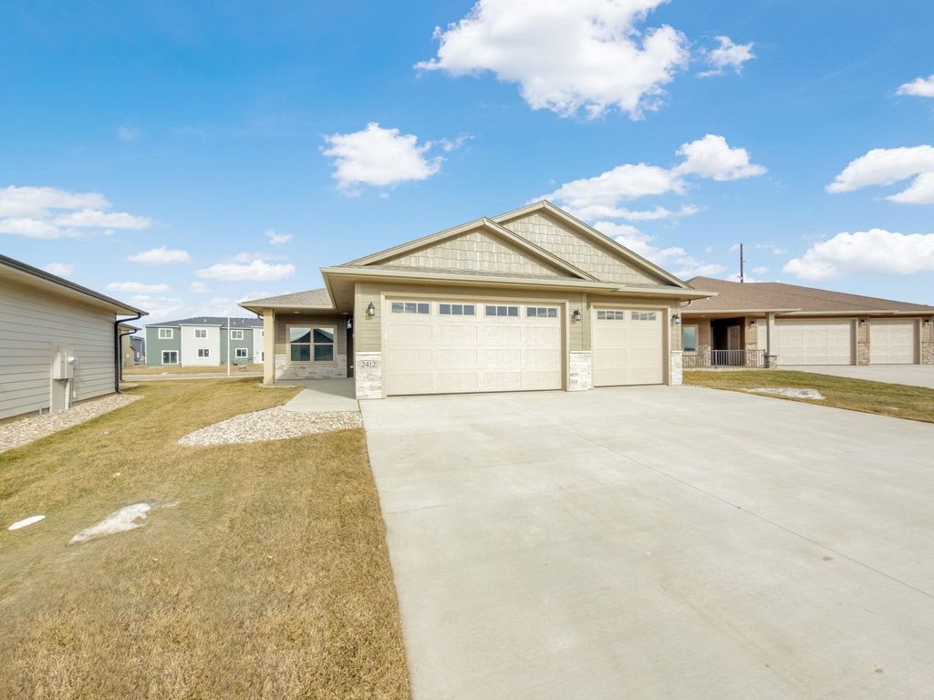 2412 E Tinley St, Brandon, SD 57005 | MLS# 22600335 - Trulia | Trulia