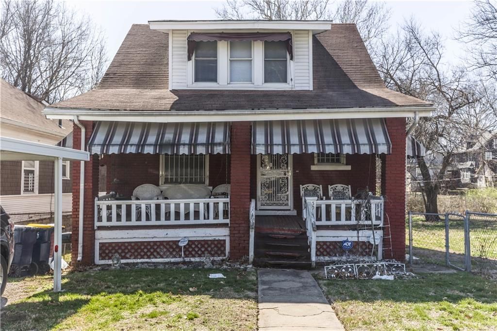 3017 E 27th St, Kansas City, MO 64128 - See Est. Value, Schools & More