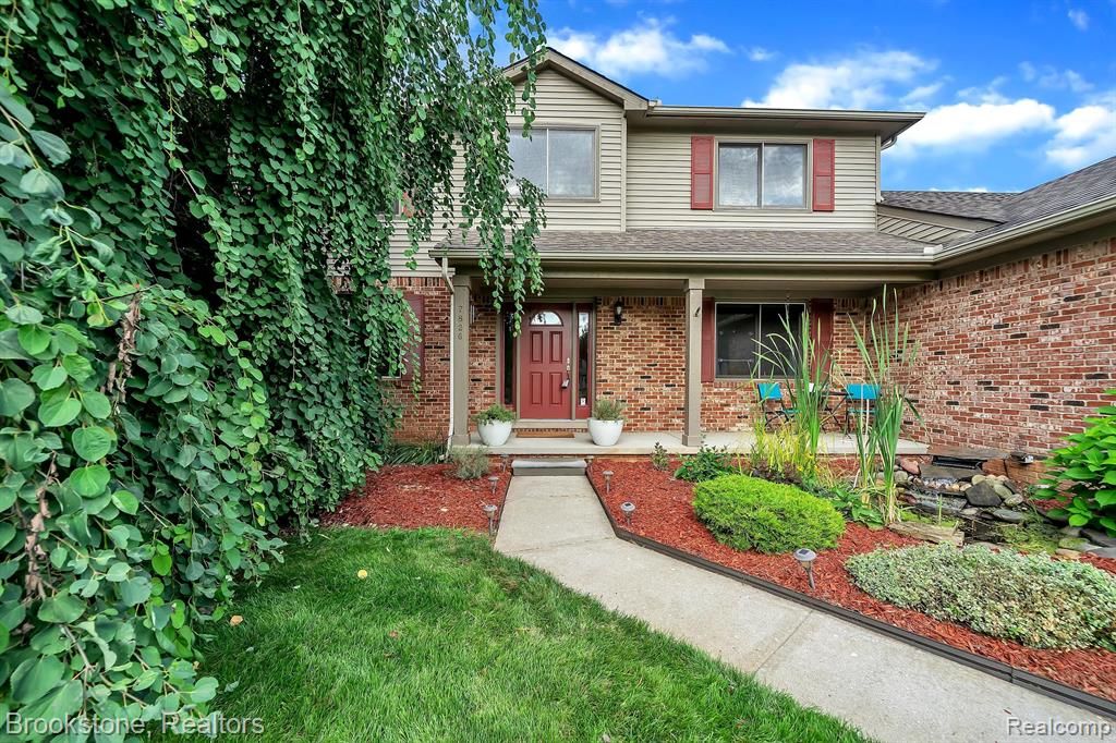 7826 Spring Trace Rd, Brighton, MI 48114 - See Est. Value, Schools & More