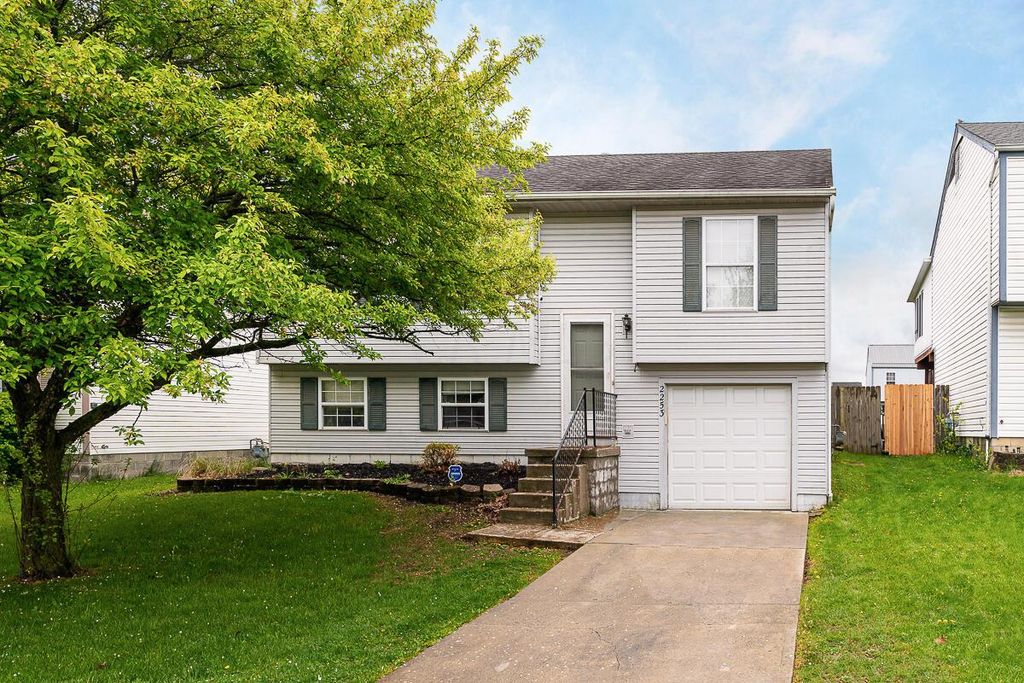2253 Autumn Village Ct, Columbus, OH 43223 - See Est. Value, Schools & More