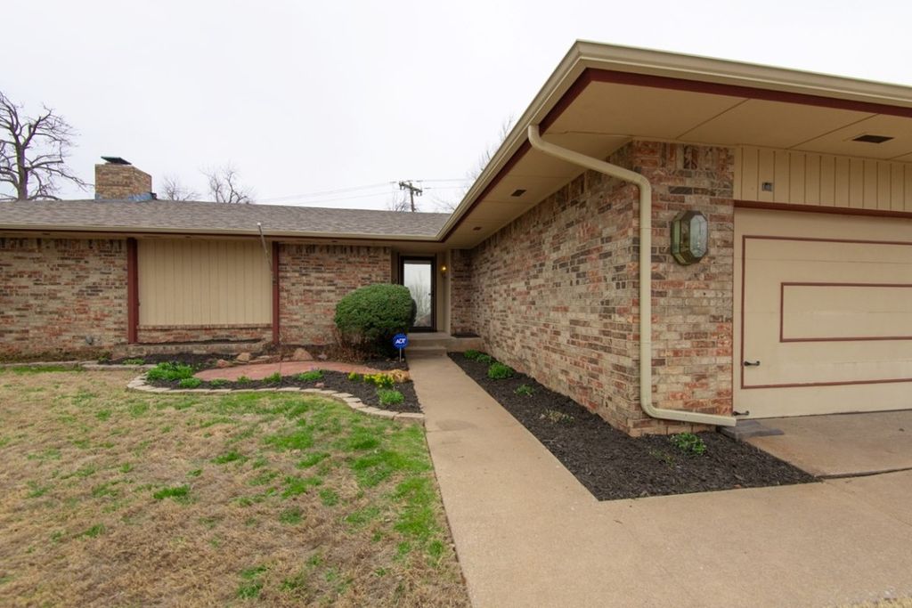 2424 NW 113th St, Oklahoma City, OK 73120 | MLS# 1092962 | Trulia