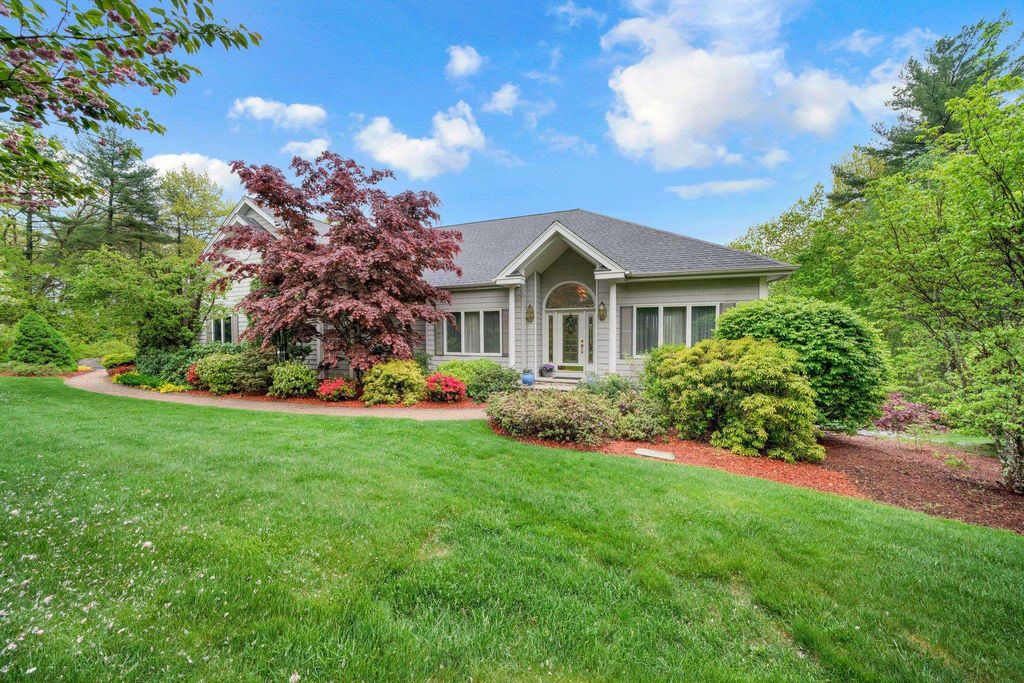 8 Ledgewood Drive, Londonderry, NH 03053 - See Est. Value, Schools & More