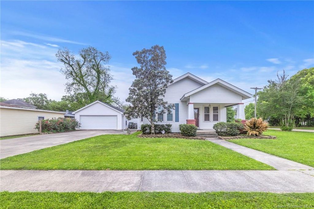 109 W Nichols St, Welsh, LA 70591 - See Est. Value, Schools & More