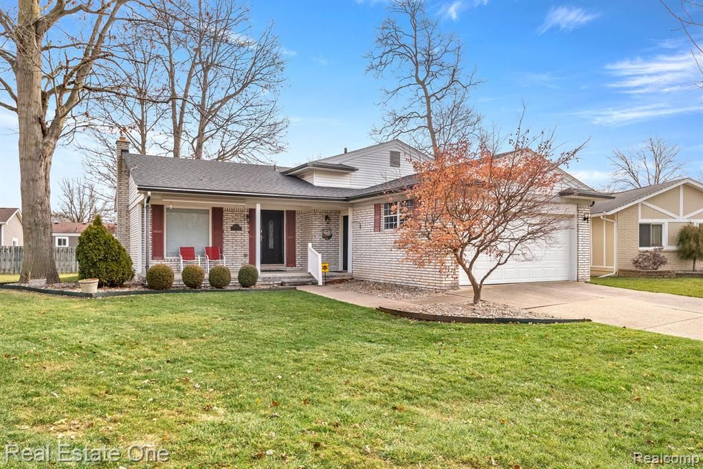 21971 Crosswick Ct, Woodhaven, MI 48183 - See Est. Value, Schools & More