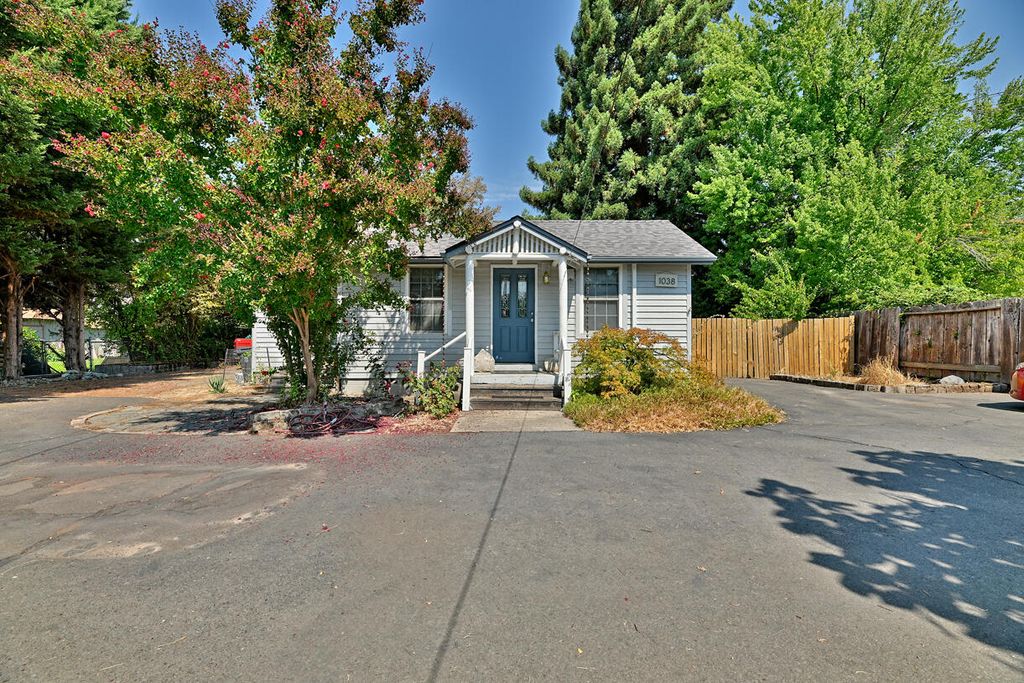 1038 SE N St, Grants Pass, OR 97526 - See Est. Value, Schools & More