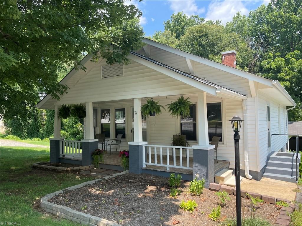 1234 N Bridge St, Elkin, NC 28621 - See Est. Value, Schools & More