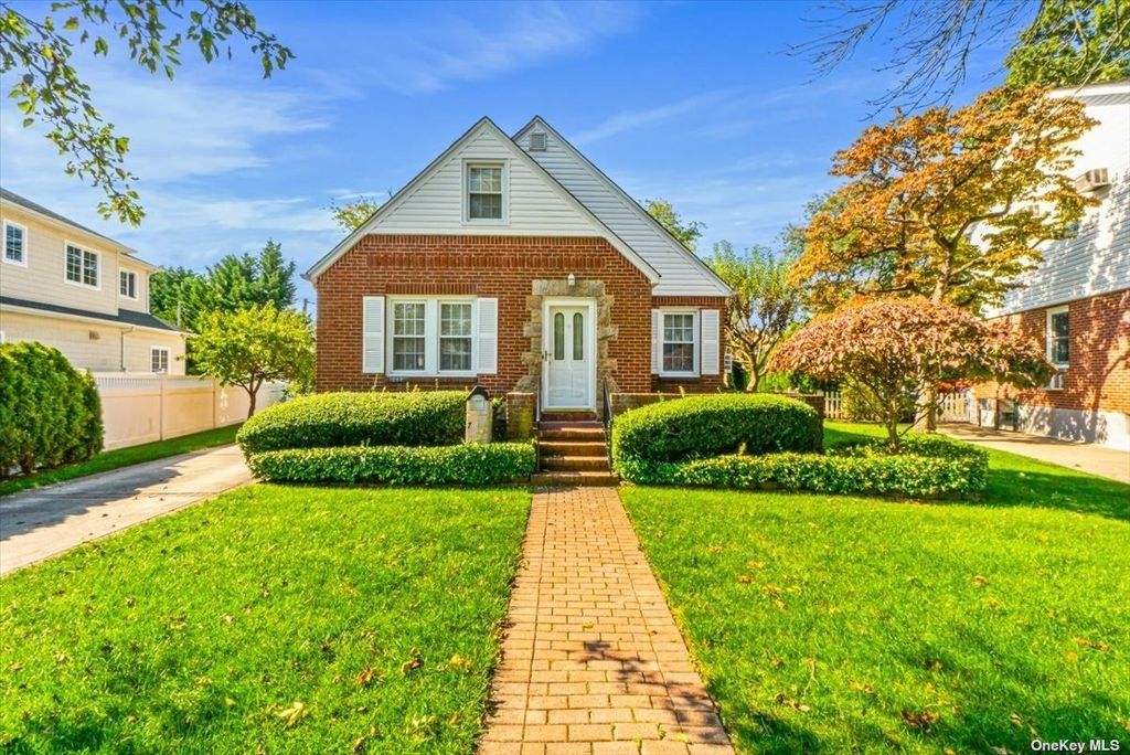 7 Gerard Avenue, New Hyde Park, NY 11040 | Trulia