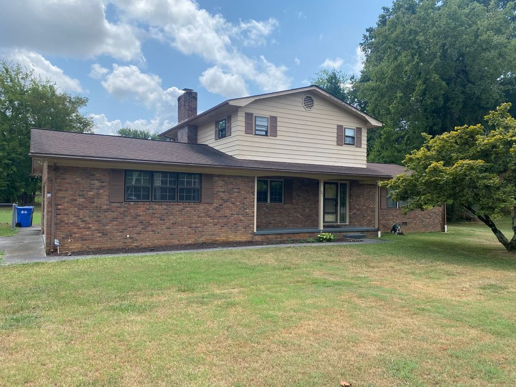 891 W Cunningham St, Alcoa, TN 37701 - See Est. Value, Schools & More