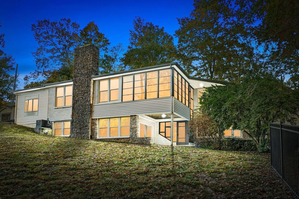 211 Trahern Ln, Clarksville, TN 37040 - See Est. Value, Schools & More