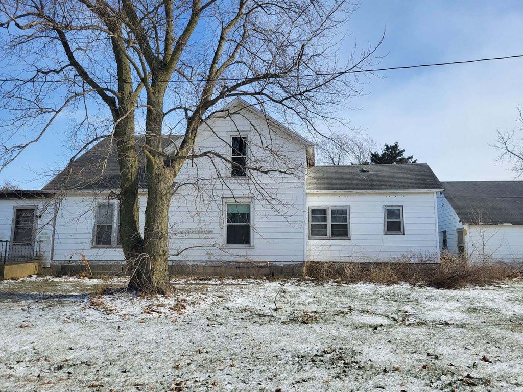 801 Main St, Crescent City, IL 60928 - See Est. Value, Schools & More