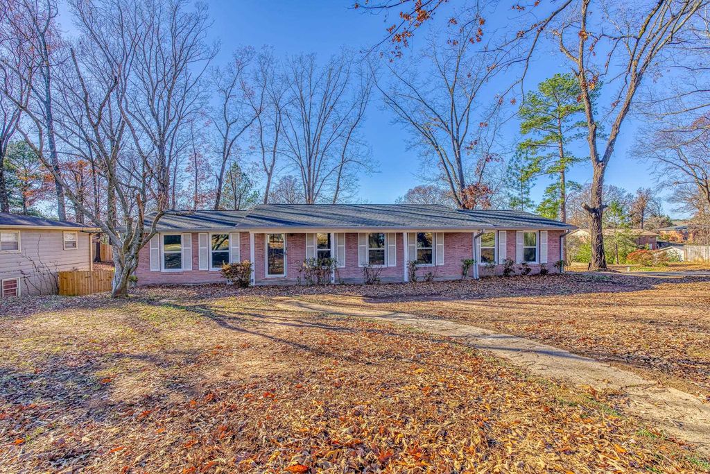 1321 Hackett Blvd, Florence, AL 35630 - See Est. Value, Schools & More