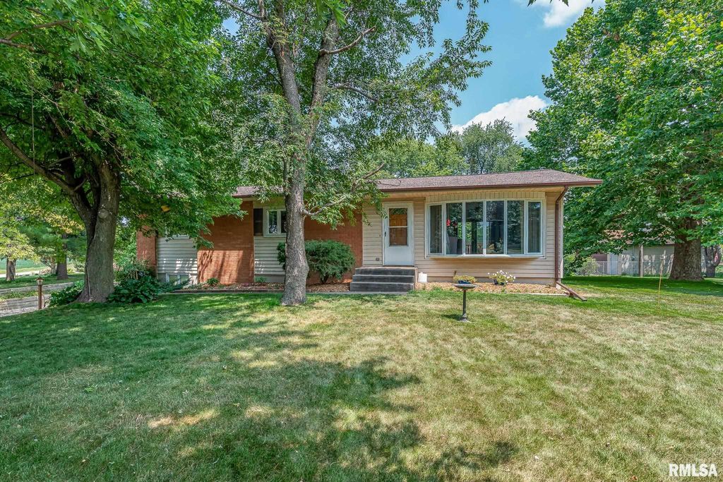 10929 104th St, Coal Valley, IL 61240 | Trulia