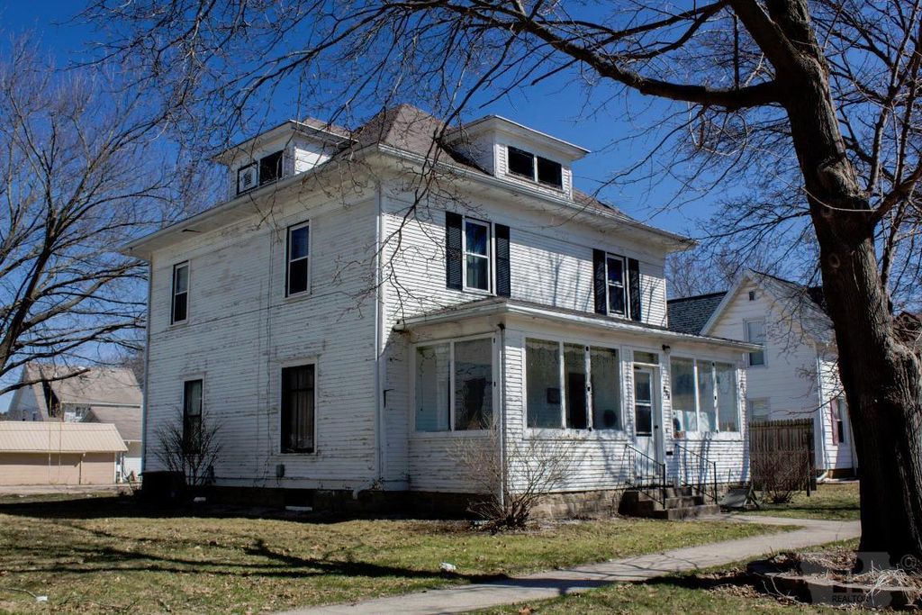 208 2nd St SE, Hampton, IA 50441 - See Est. Value, Schools & More