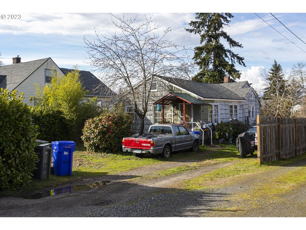 5249 NE Mason St, Portland, OR 97218 - See Est. Value, Schools & More