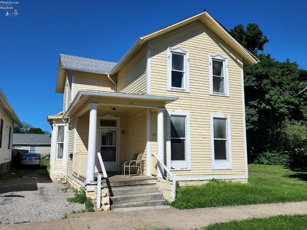 223 Perry St, Sandusky, OH 44870 - See Est. Value, Schools & More