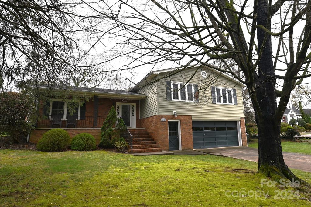 1524 6th St NW, Hickory, NC 28601 - See Est. Value, Schools & More