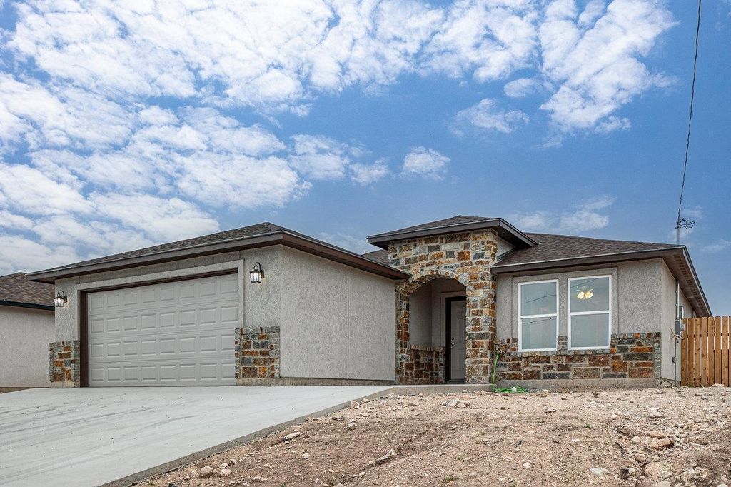 1149 W Cantu Rd, Del Rio, TX 78840 - See Est. Value, Schools & More
