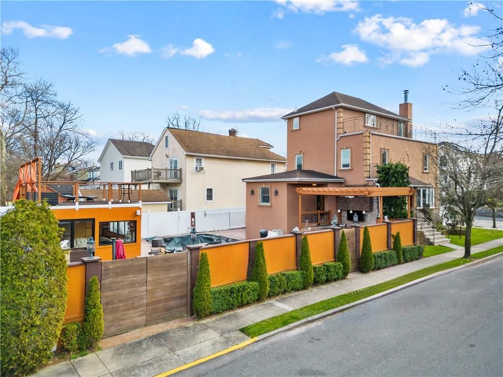 347 Clarke Ave, Staten Island, NY 10306 Single-Family Home for Sale ...