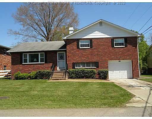 6228 Brenda Ct, Huntington, WV 25705 - See Est. Value, Schools & More