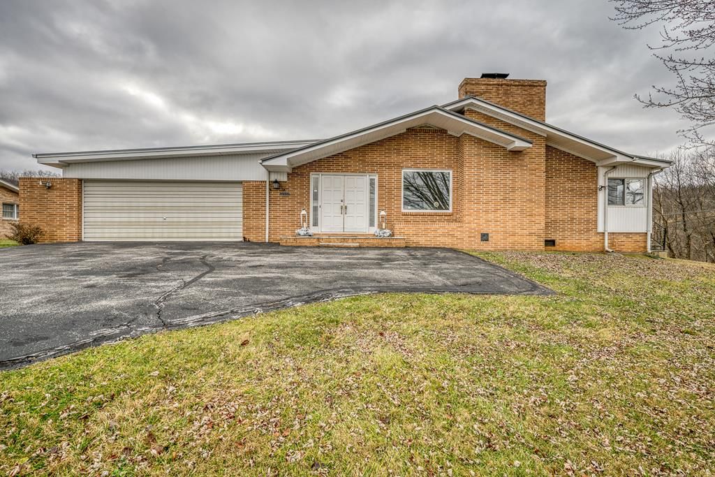 32222 Bennington Way, Damascus, VA 24236 - See Est. Value, Schools & More