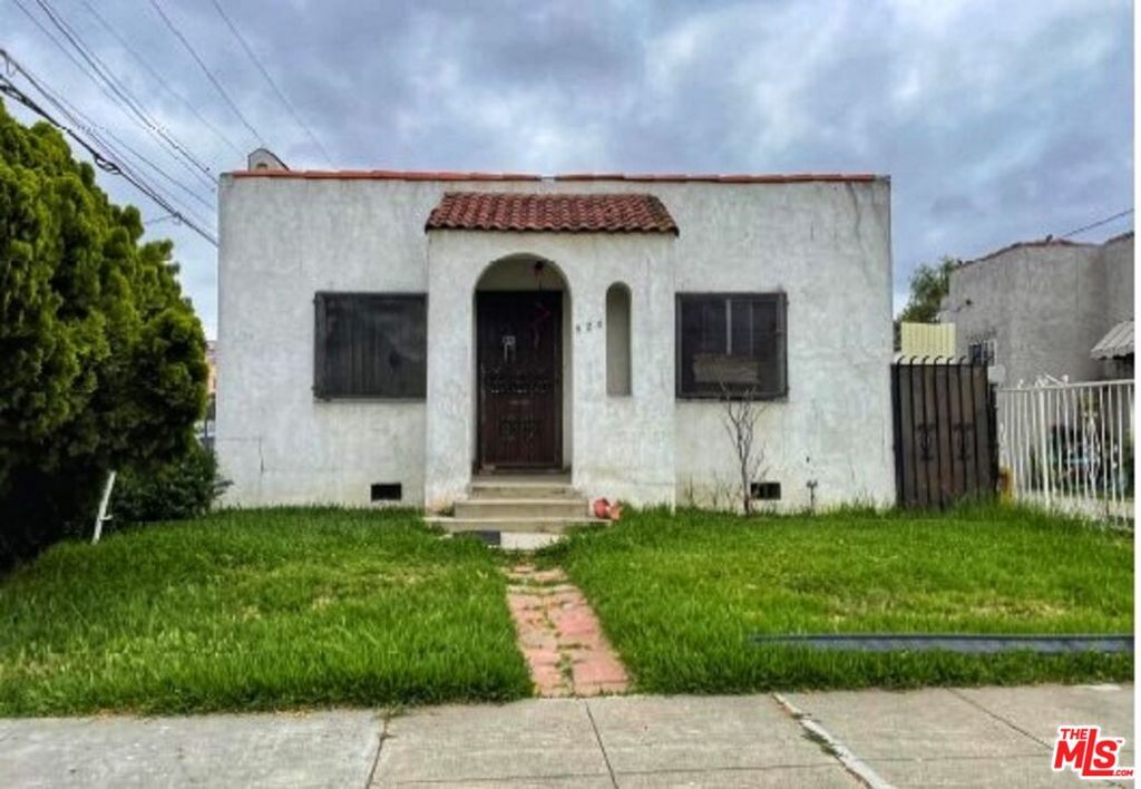 520 N Chester Ave, Compton, CA 90221 - See Est. Value, Schools & More