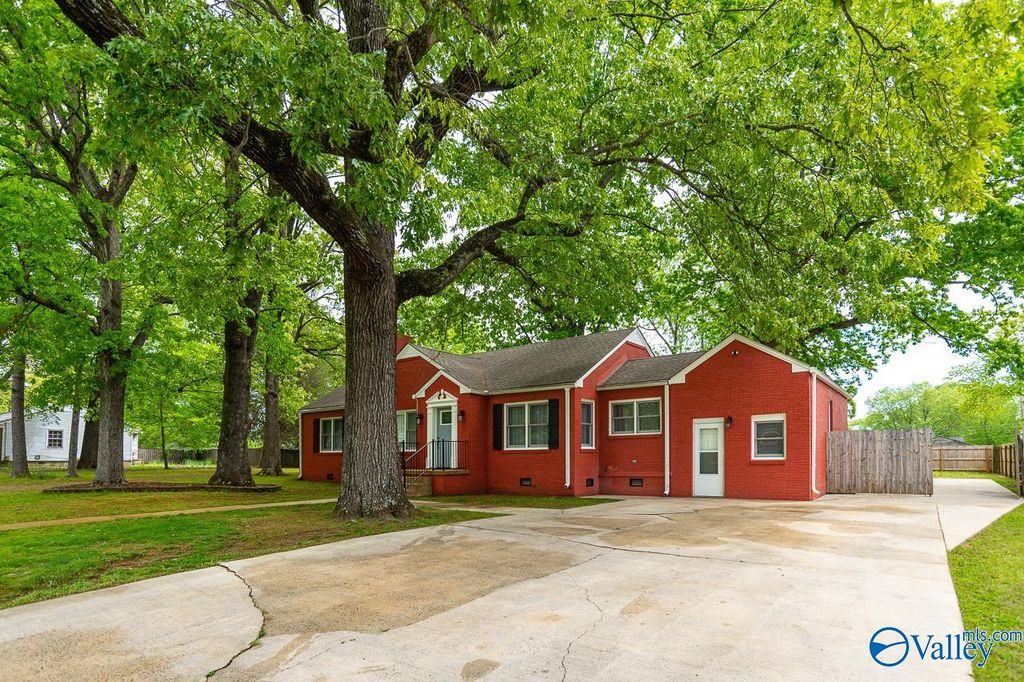 1303 Grace Ave, Athens, AL 35611 - See Est. Value, Schools & More