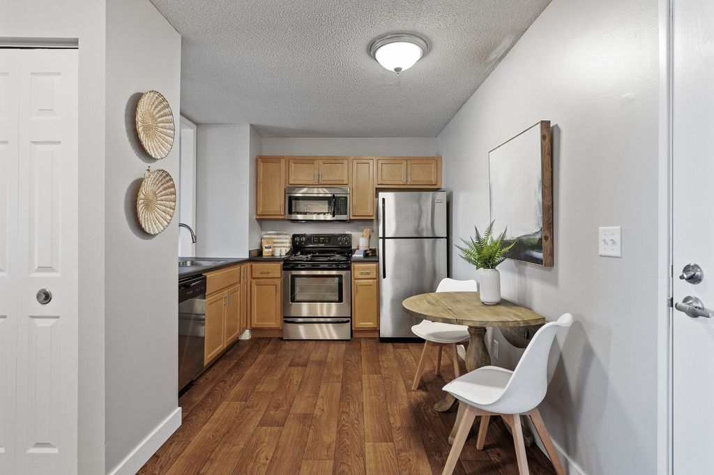 Lexington Hills Apartments - Eagan, MN | Trulia