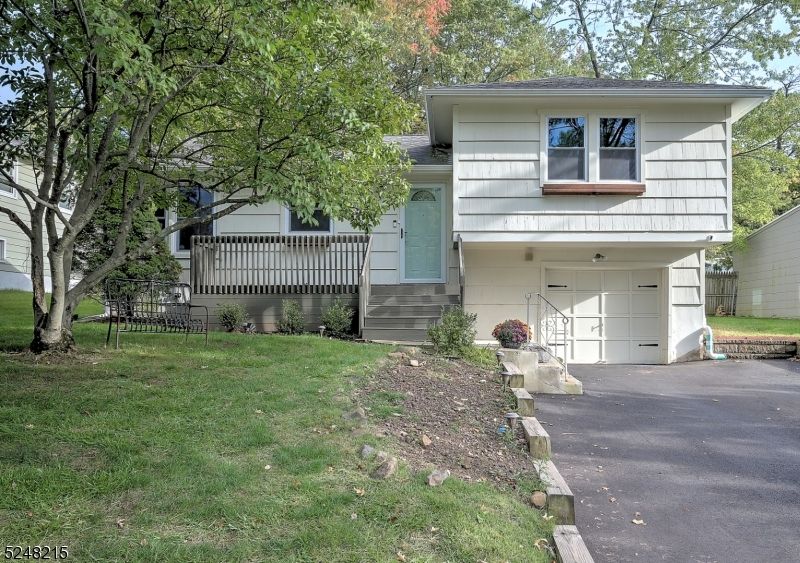 8 Barry Dr, West Orange, NJ 07052 - See Est. Value, Schools & More