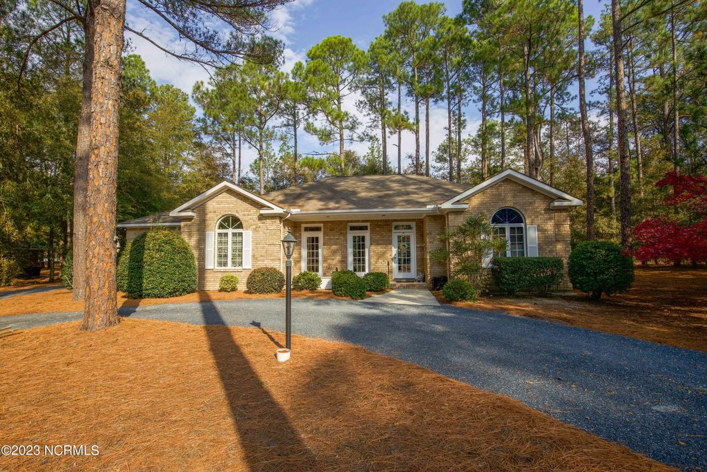 360 Oakmont Circle, Pinehurst, NC 28374 - See Est. Value, Schools & More
