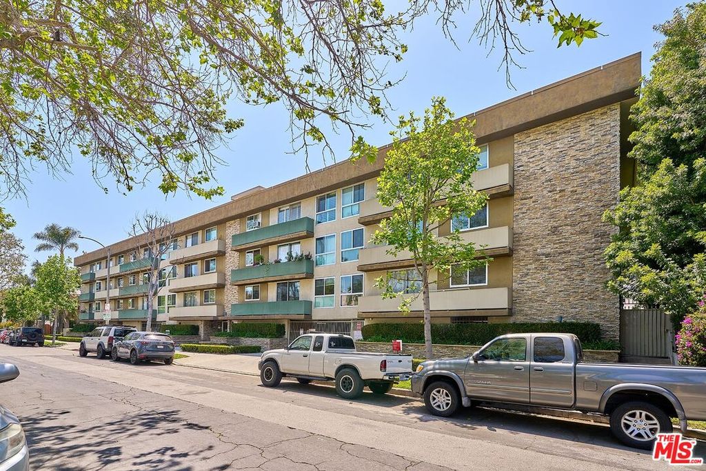 525 N Sycamore Ave #211, Los Angeles, CA 90036 | MLS# 24-387471 | Trulia
