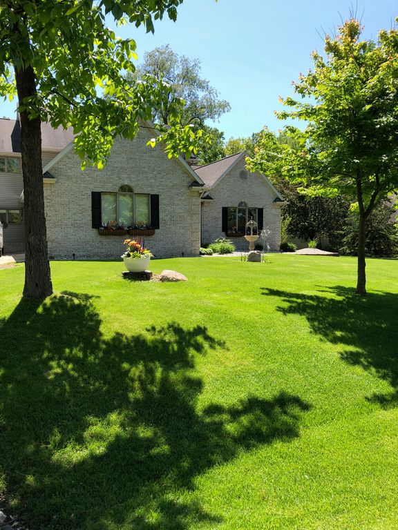 16174 Meredith Ct, Linden, MI 48451 - See Est. Value, Schools & More