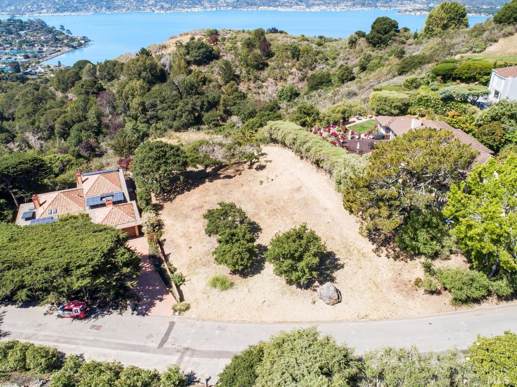 255 Round Hill Road, Tiburon, CA 94920 - See Est. Value, Schools & More