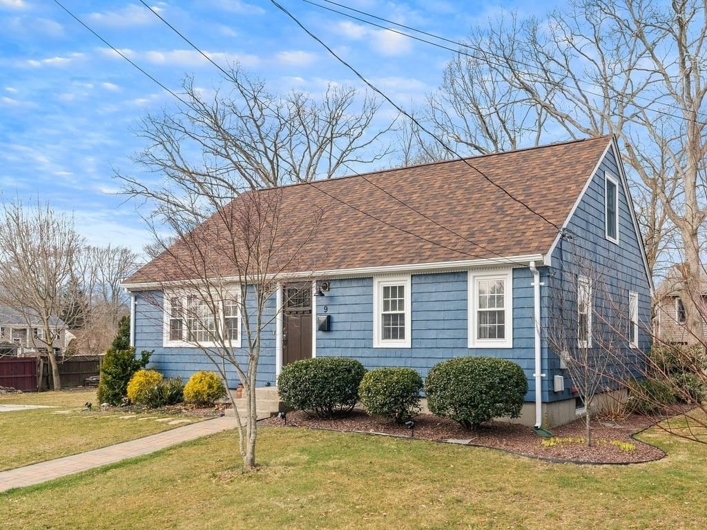 9 Spruce St, Somerset, MA 02726 - See Est. Value, Schools & More