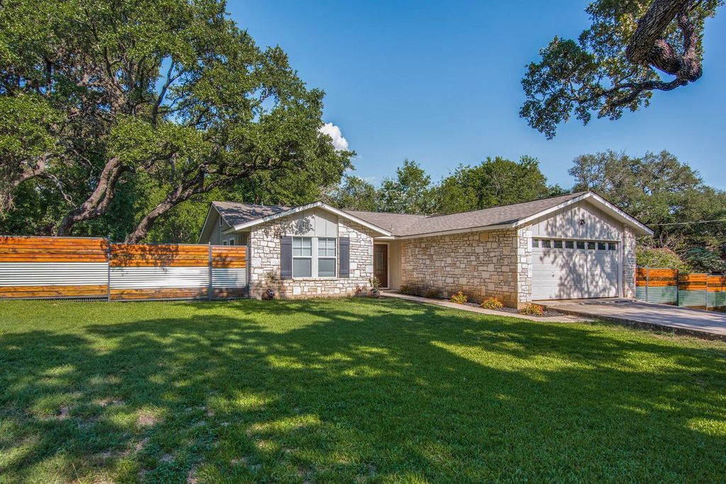 113 Wanda St, Boerne, TX 78006 - See Est. Value, Schools & More