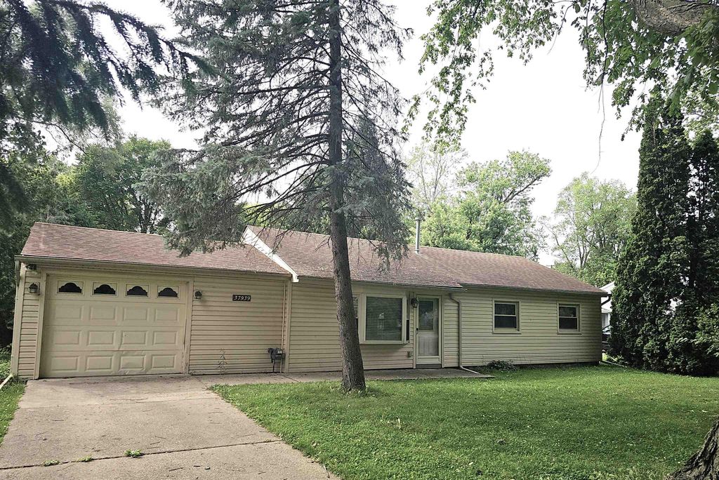 37939 Emery St, Clinton Township, MI 48036 - See Est. Value, Schools & More